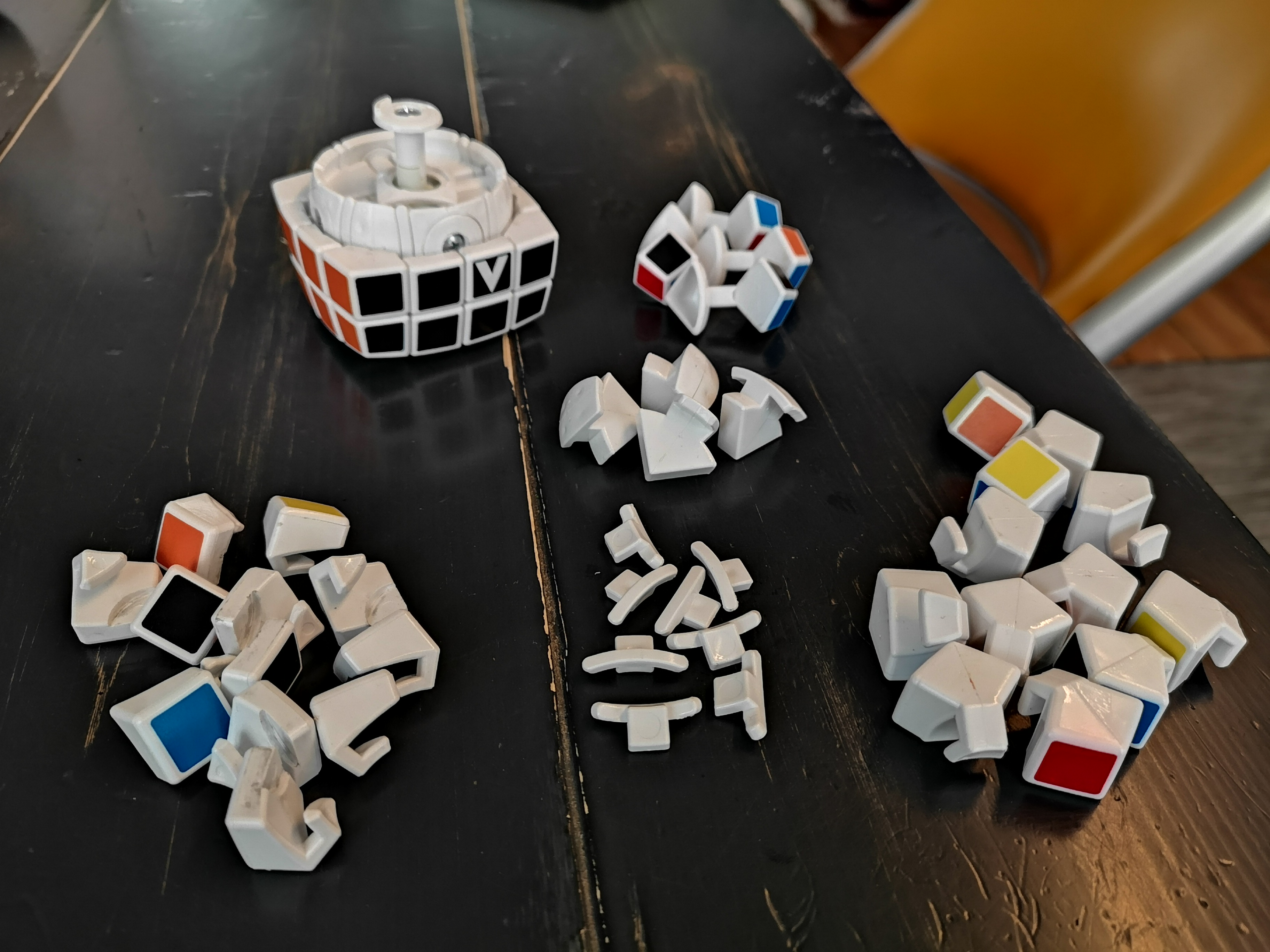 Rubik’s Cube Simulator and More – Geeks out of the box