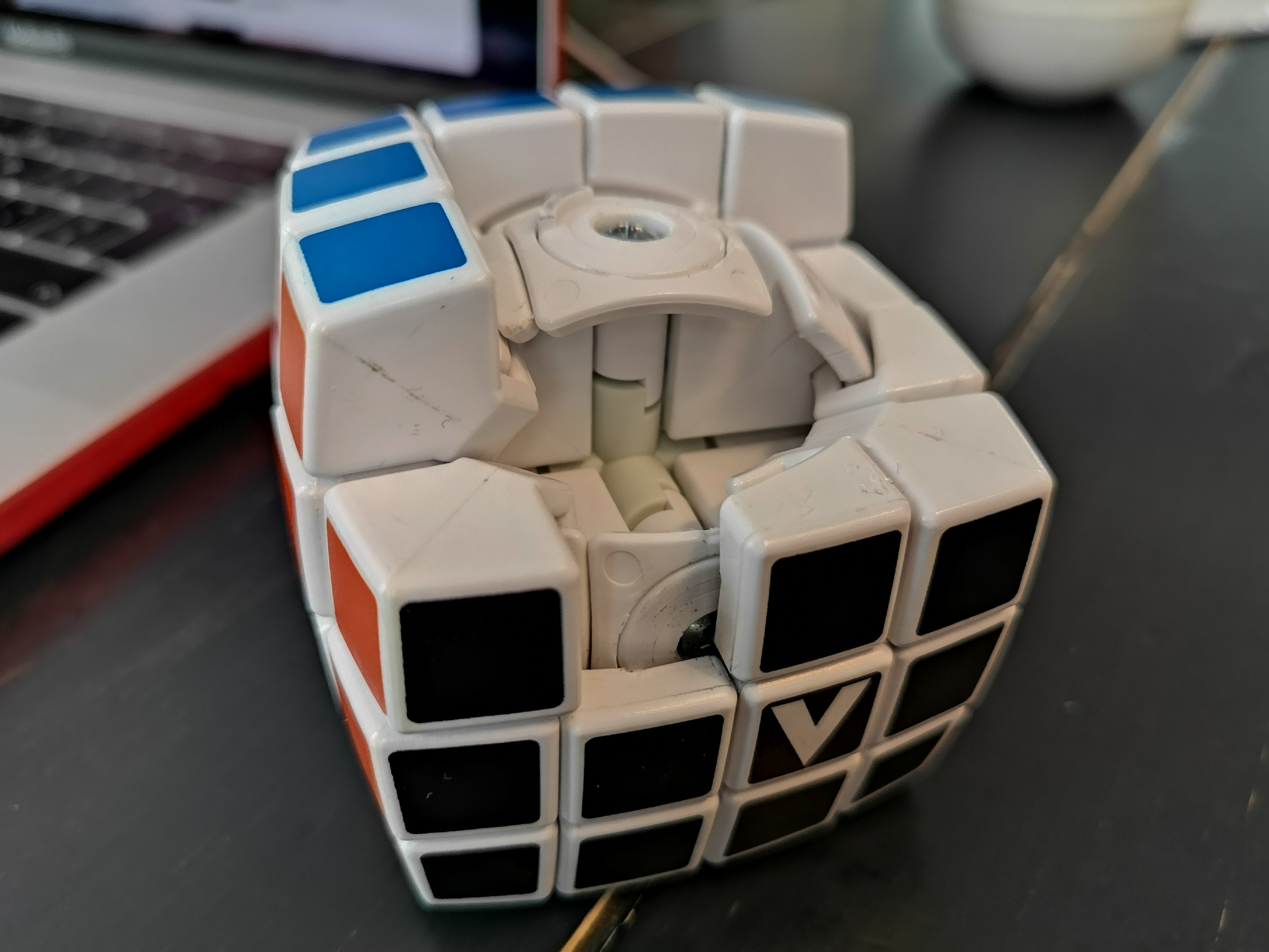 Rubik’s Cube Simulator and More – Geeks out of the box